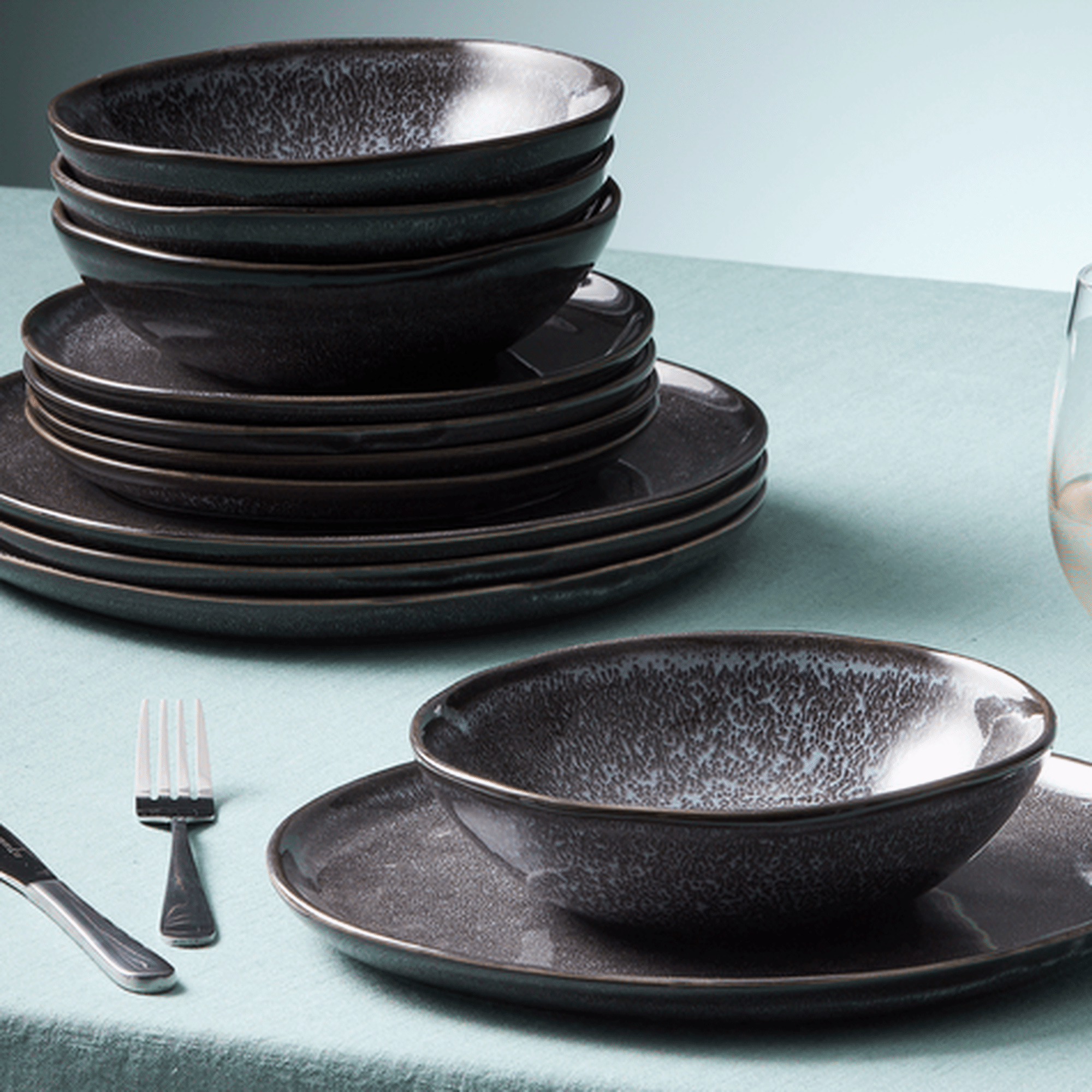 Salisbury & Co Capri Dinner Set 12pc Black | Kitchen Warehouse™